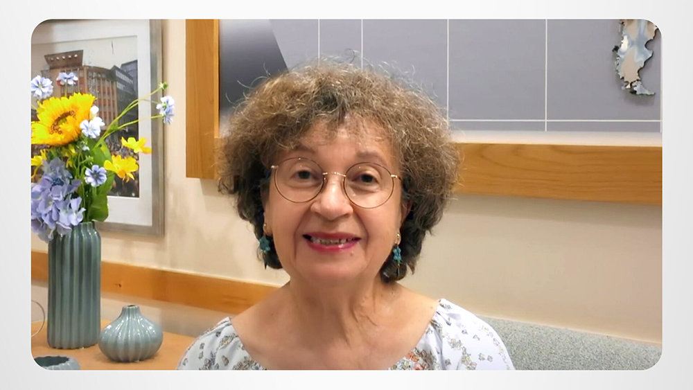 Parisian Christine in Paradise @home