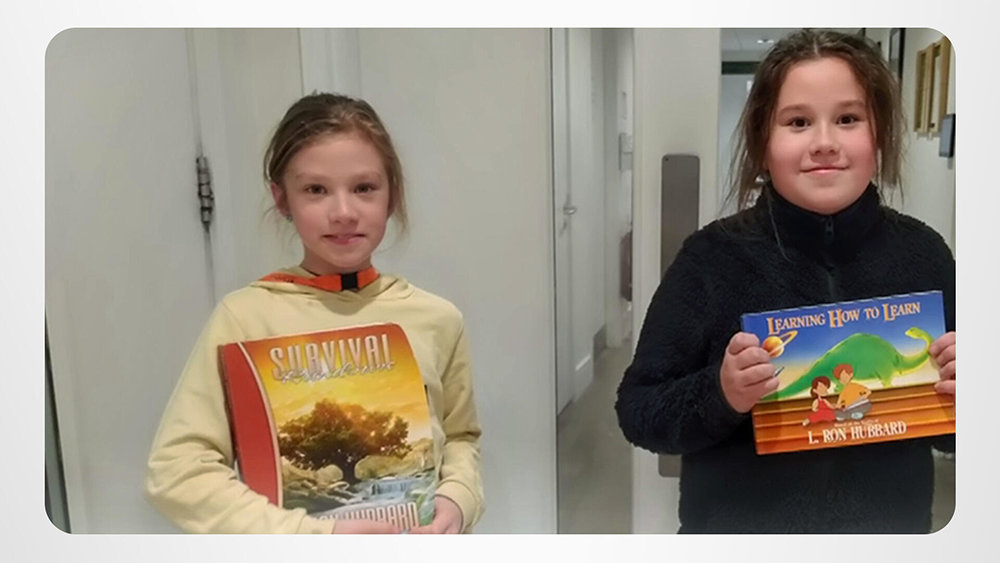Főszerepben a testvérpár, Emilija és Liva @az életben