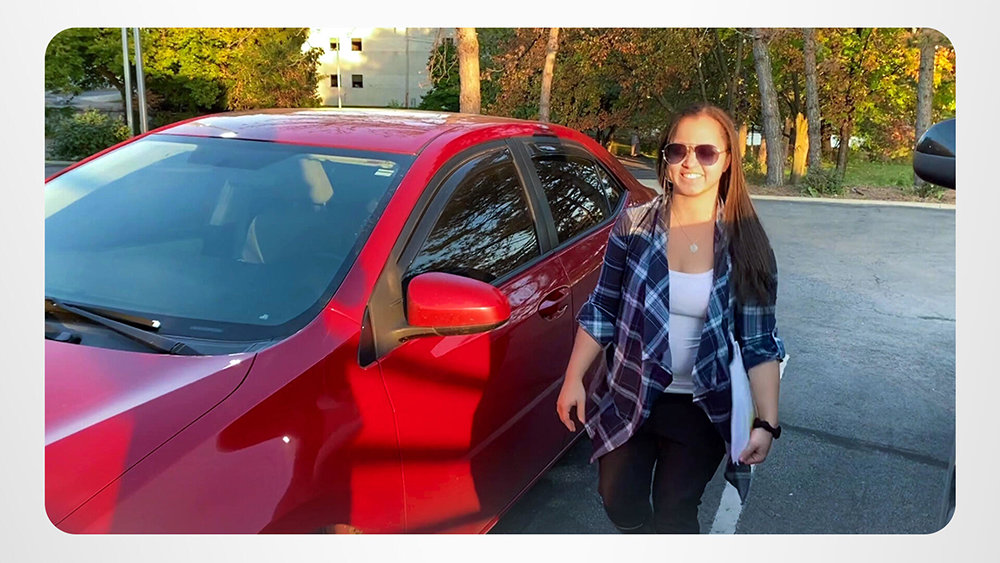 Justine az emberi viselkedésről tanul @az életben